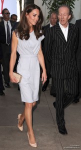 Kate lands in LA wearing Roksanda Ilincic & Jimmy Choo