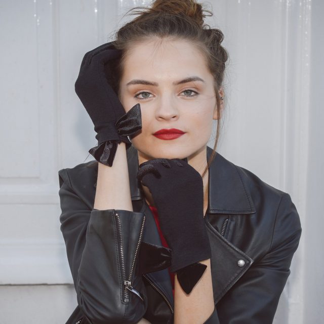 Cornelia James Alice gloves with velvet bow worn by Kate Middleton