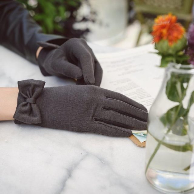 Cornelia James Beatrice Bow Gloves worn by Kate Middleton