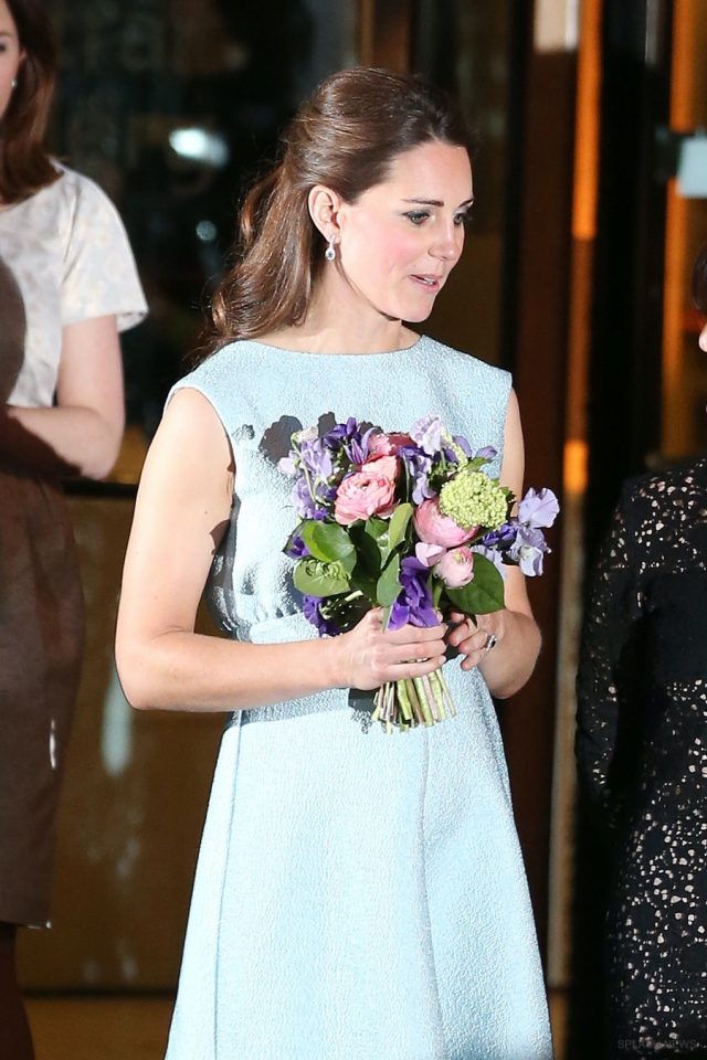 Kate wears blue Emilia Wickstead dress to Art Room reception at NPG Kate wears blue Emilia Wickstead dress to Art Room reception at NPG
