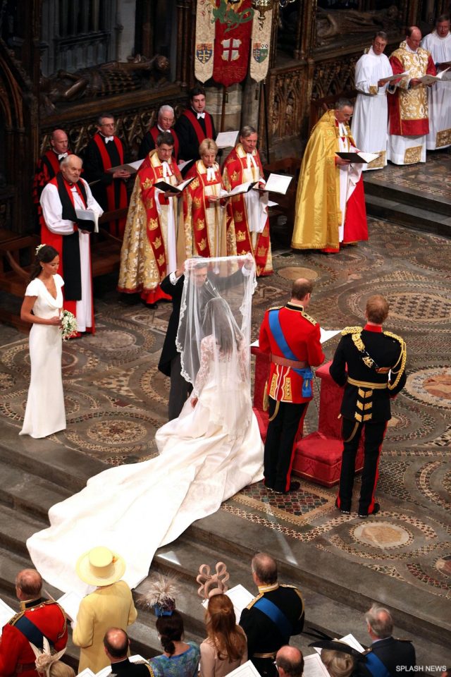 Kate Middleton's carol service: Duchess wore red cardigan to Christmas ...
