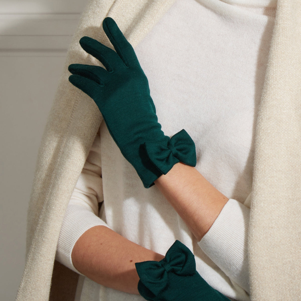 Cornelia James Beatrice Bow Gloves worn by Kate Middleton