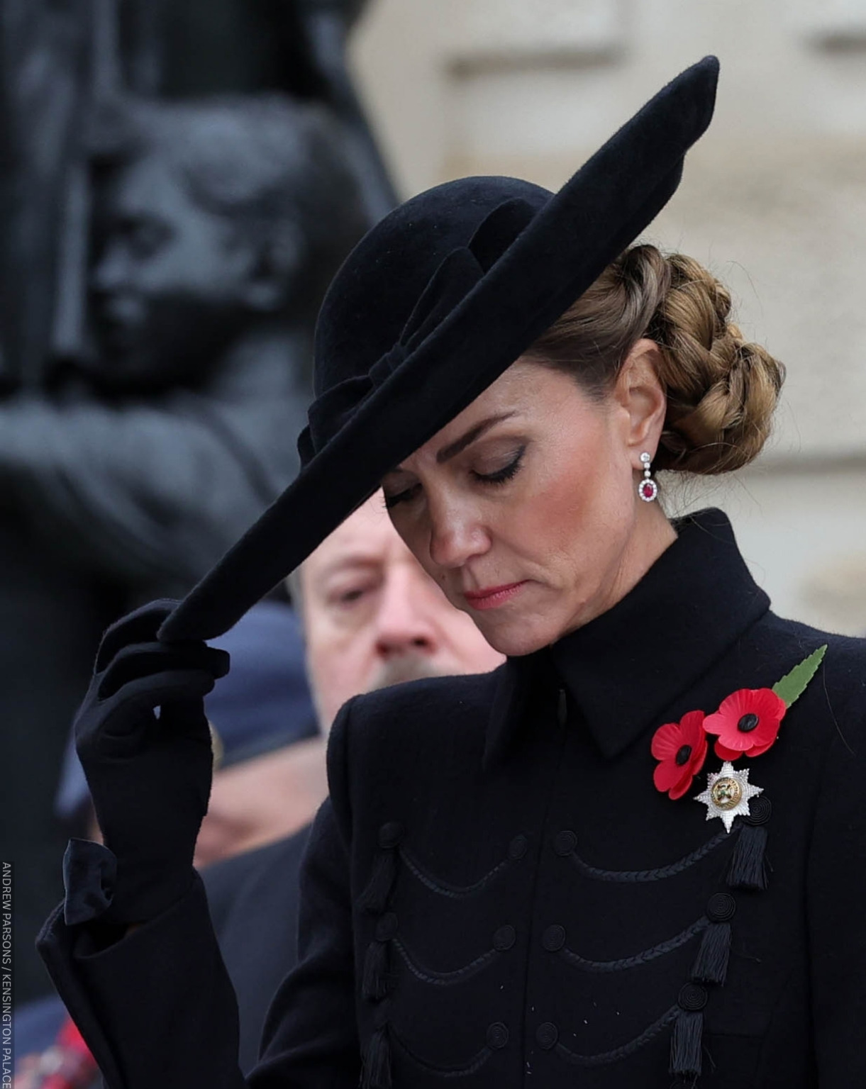 Every Detail of Kate Middleton’s Elegant Black Look for the Remembrance ...