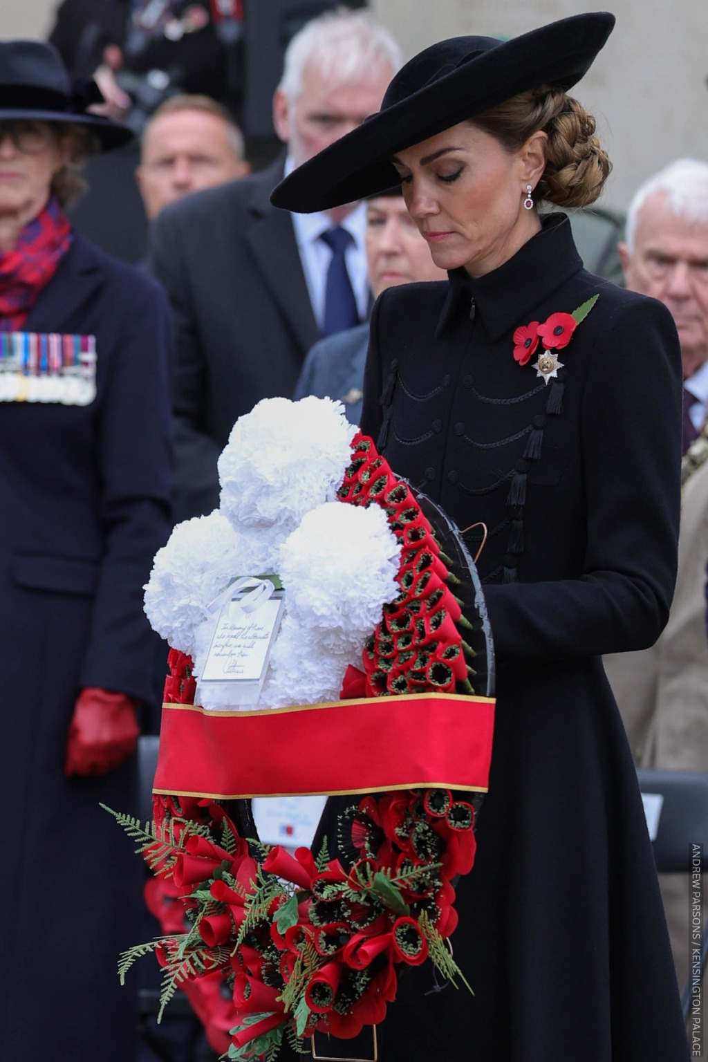 Every Detail of Kate Middleton’s Elegant Black Look for the Remembrance ...
