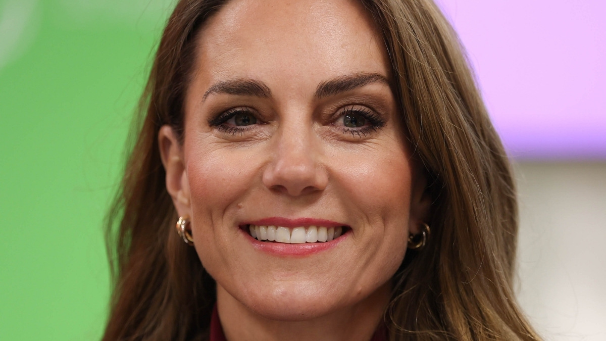 Kate Middleton Delights NHS Staff With a Surprise Visit—& Repeats Her ...